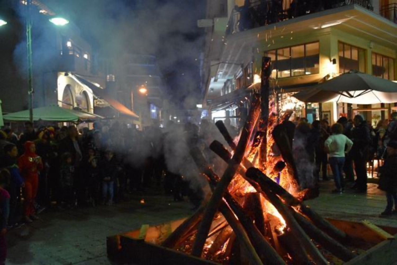 Αναβιώνουν οι «Φωτιές» μέσα στην πόλη της Λάρισας - Έρχονται ...