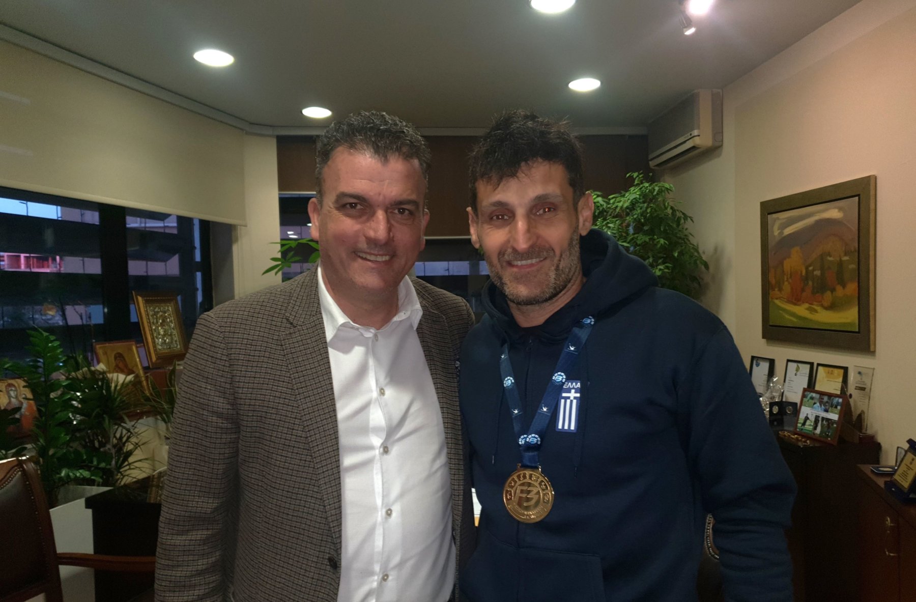 Με τον «χρυσό» αθλητή και δημοτικό σύμβουλο Τάσο Κουρδή ο Δήμαρχος ...