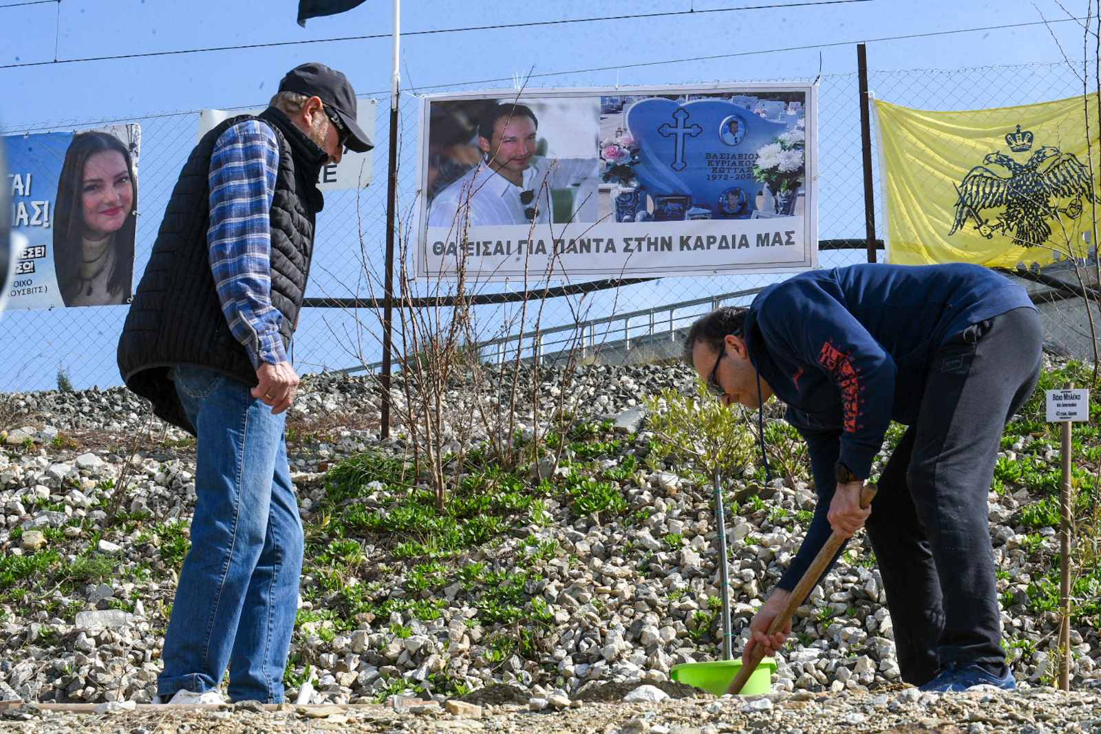 Ραγίζουν καρδιές οι συγγενείς των θυμάτων στα Τέμπη: «Το ρολόι της ζωής ...