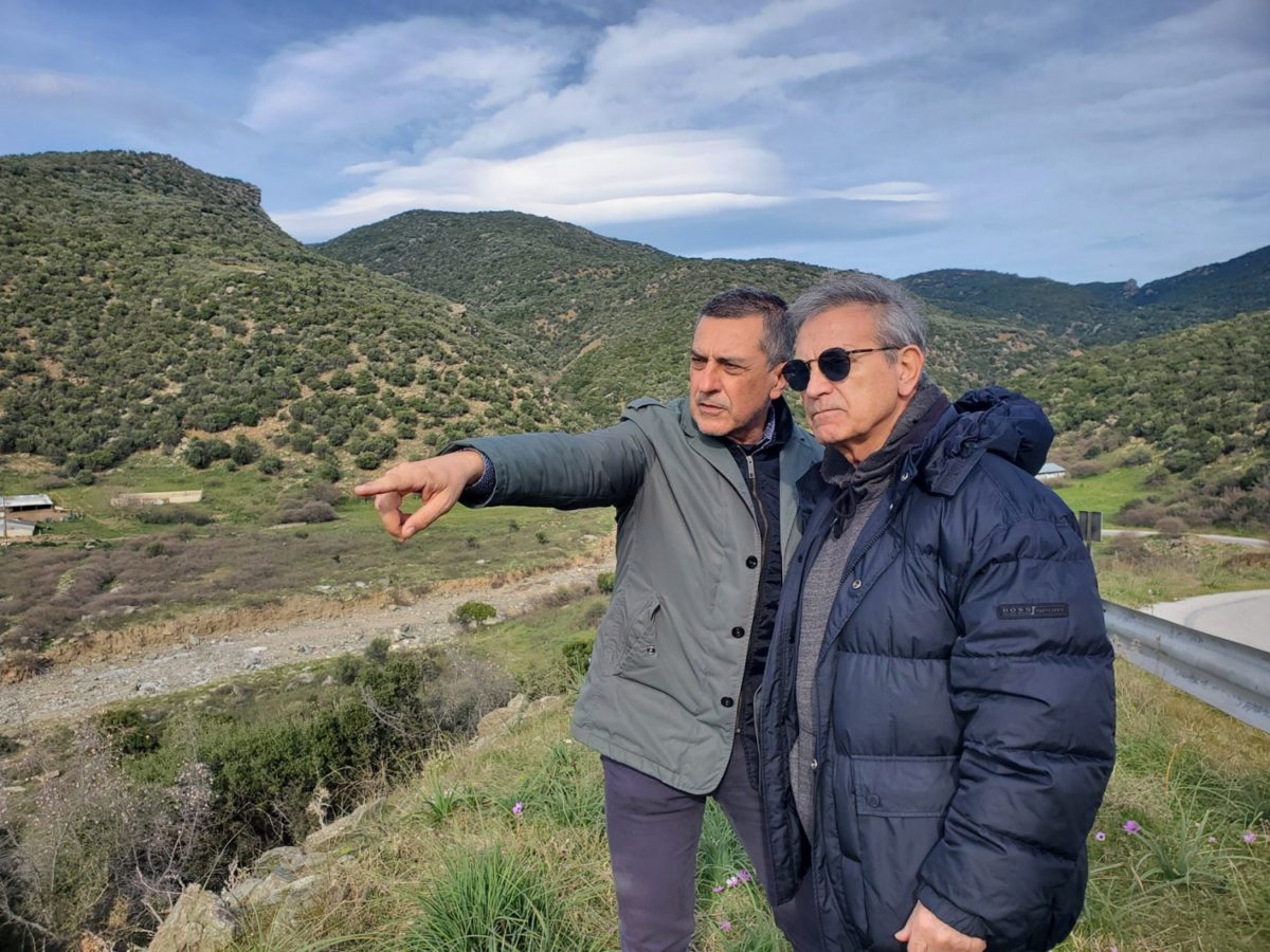 Στη Λάρισα χθες ο Νταλάρας και άλλοι καλλιτέχνες για ένα τραγούδι για ...