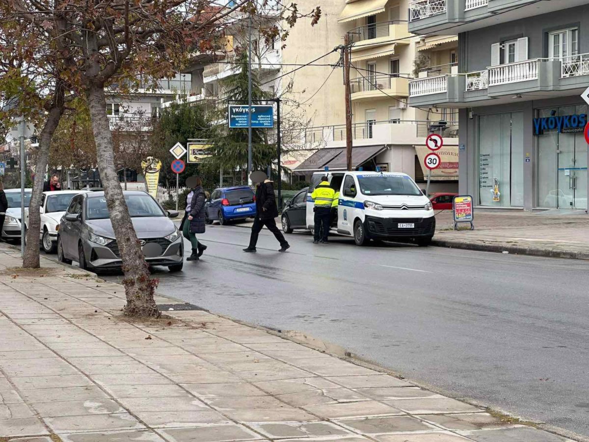 Λάρισα: Τροχαίο στην Φαρσάλων με τραυματισμό (φωτο) - ONLARISSA.GR Νέα ...