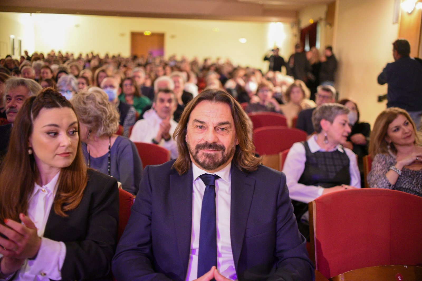Ένα «μαγικό» ταξίδι στη σκηνή του Δ.Ω.Λ. με την Καρυοφυλλιά Καραμπέτη ...