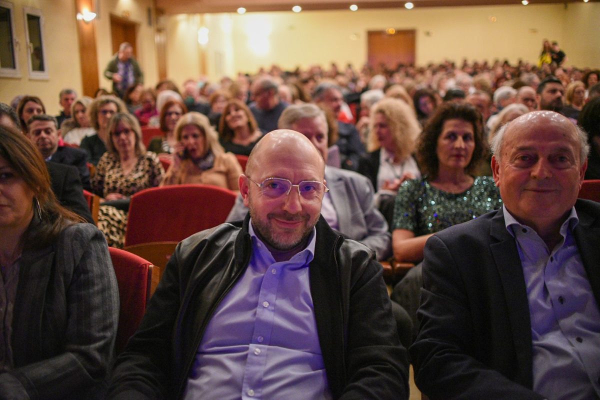 Ένα «μαγικό» ταξίδι στη σκηνή του Δ.Ω.Λ. με την Καρυοφυλλιά Καραμπέτη ...