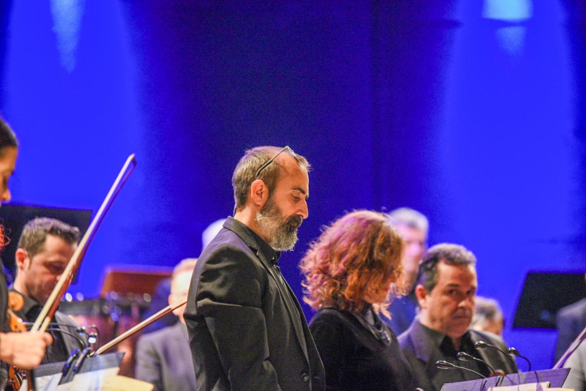 Ένα «μαγικό» ταξίδι στη σκηνή του Δ.Ω.Λ. με την Καρυοφυλλιά Καραμπέτη ...