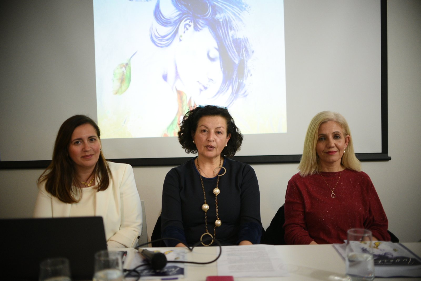 Η παρουσίαση της «Γυναίκας» κέντρισε το ενδιαφέρον του αναγνωστικού ...
