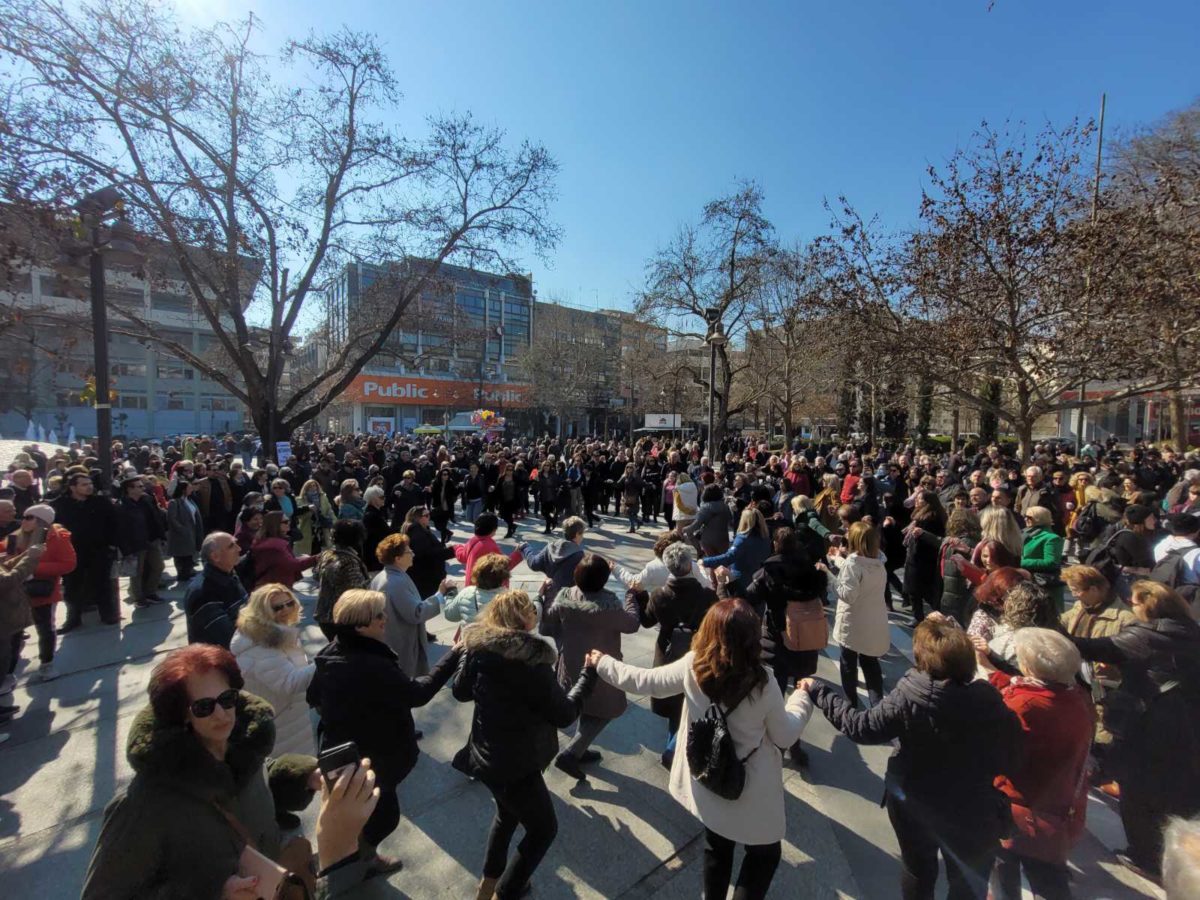 Μεγάλο γλέντι σήμερα το μεσημέρι στην Κεντρική πλατεία - Με χορό ...