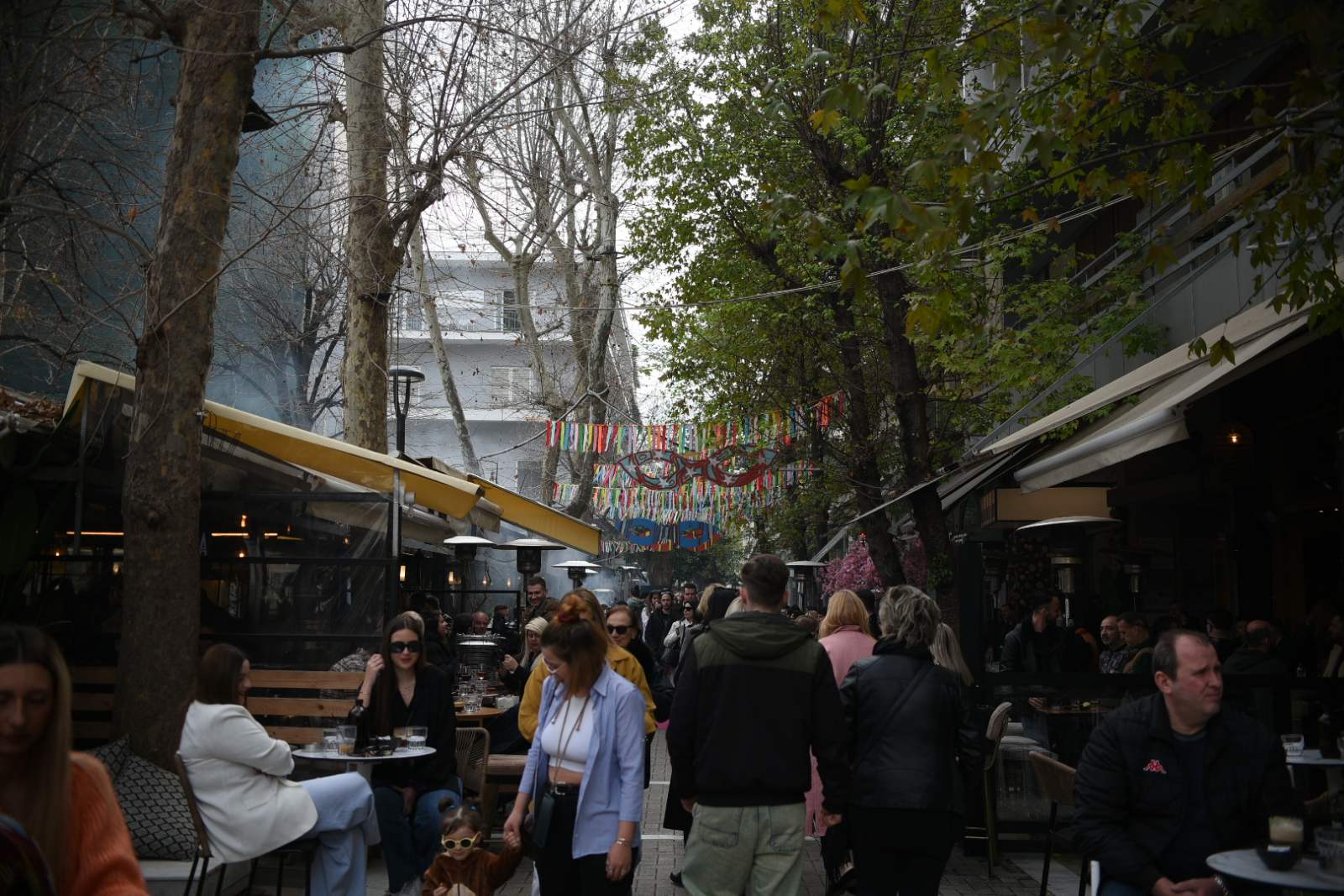 Ένα μεγάλο πανηγύρι το κέντρο της Λάρισας με τις ψησταριές να παίρνουν ...