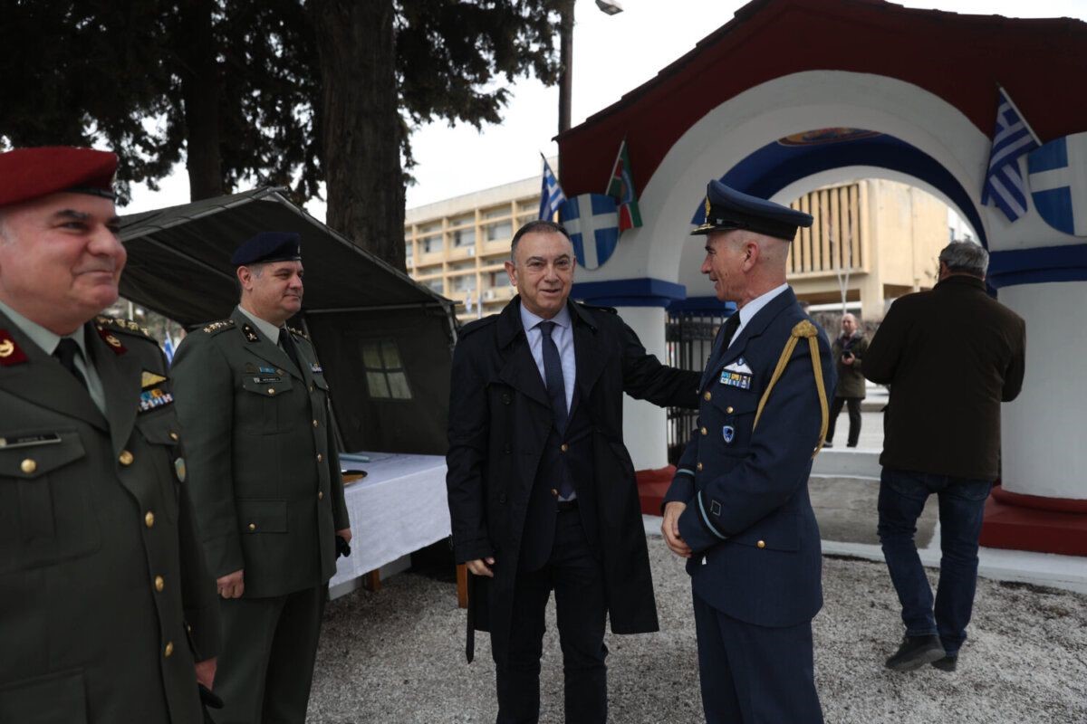 Κέλλας από Στρατιωτικό Κοιμητήριο Λάρισας: Οι Ένοπλες Δυνάμεις ...