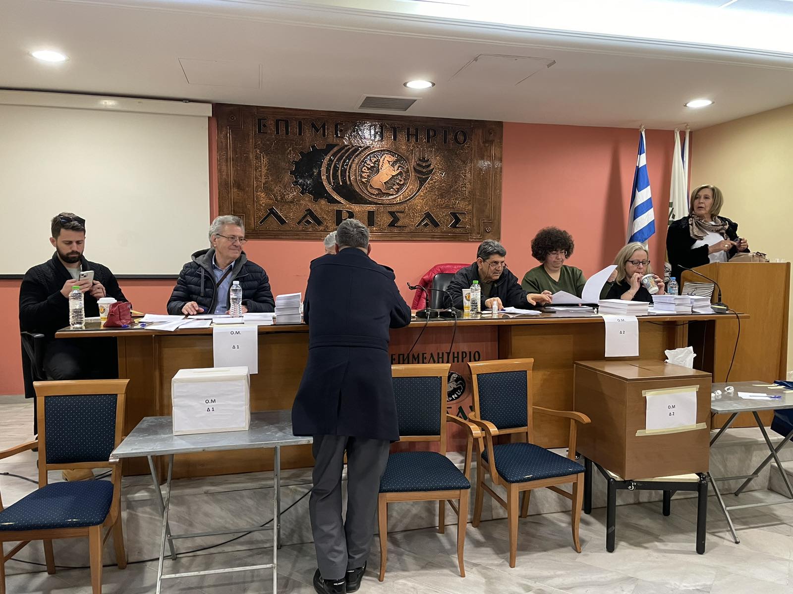 Λάρισα: Σε εξέλιξη οι εσωκομματικές εκλογές στον ΣΥΡΙΖΑ ΠΣ (φωτό ...