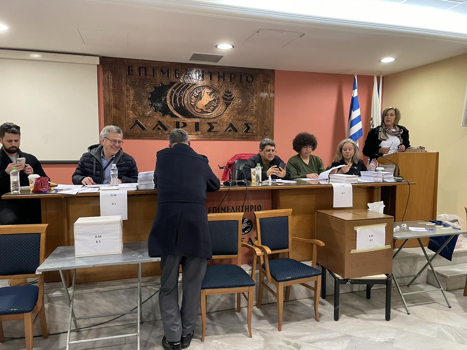 Λάρισα: Σε εξέλιξη οι εσωκομματικές εκλογές στον ΣΥΡΙΖΑ ΠΣ (φωτό ...