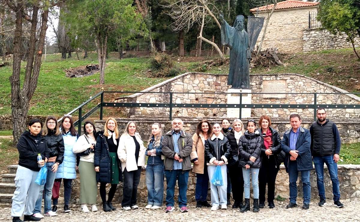 Εκπαιδευτική εκδρομή του ΕΠΑΛ Τυρνάβου στην Πάτρα (φωτό) – ONLARISSA.GR ...