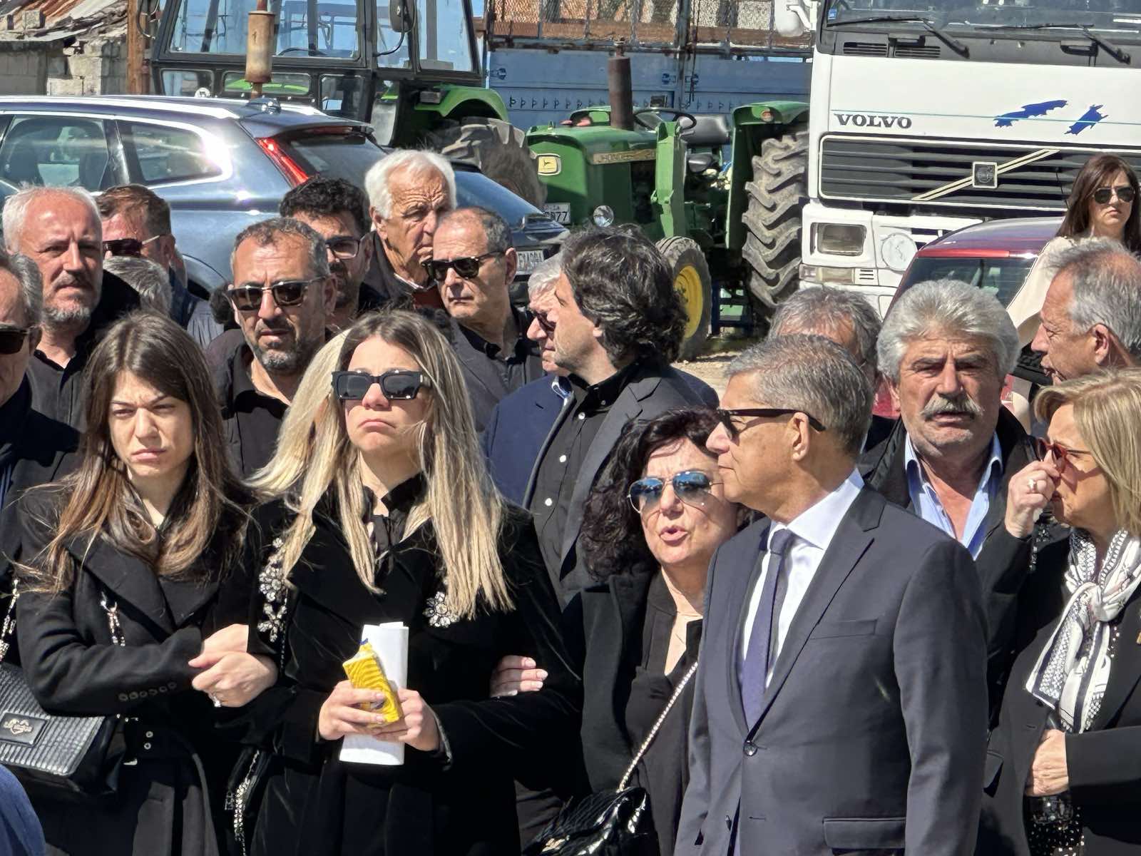 Λάρισα: Βαθιά θλίψη και θρήνος στην κηδεία του Γιώργου Λαδόπουλου ...