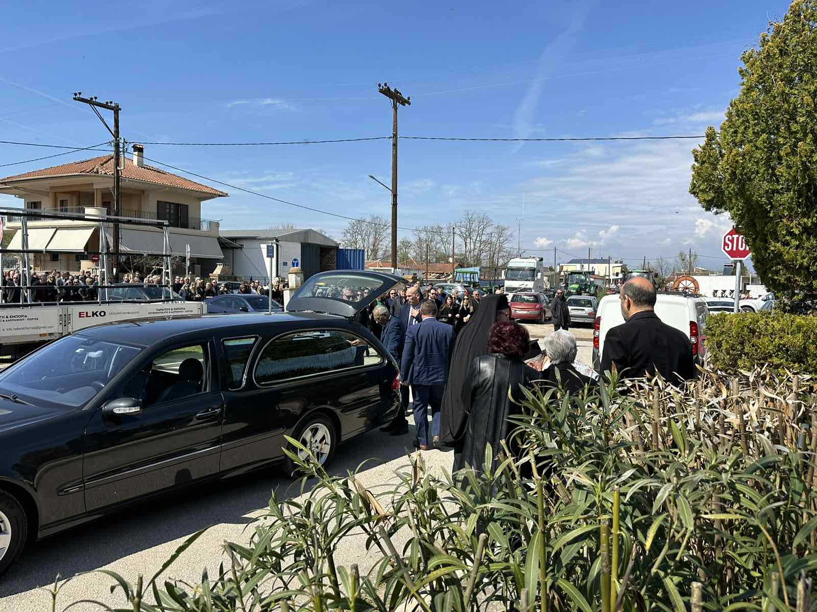 Λάρισα: Βαθιά θλίψη και θρήνος στην κηδεία του Γιώργου Λαδόπουλου ...