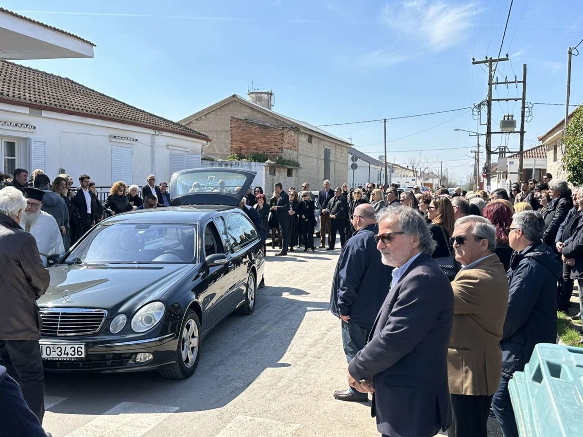 Λάρισα: Βαθιά θλίψη και θρήνος στην κηδεία του Γιώργου Λαδόπουλου ...