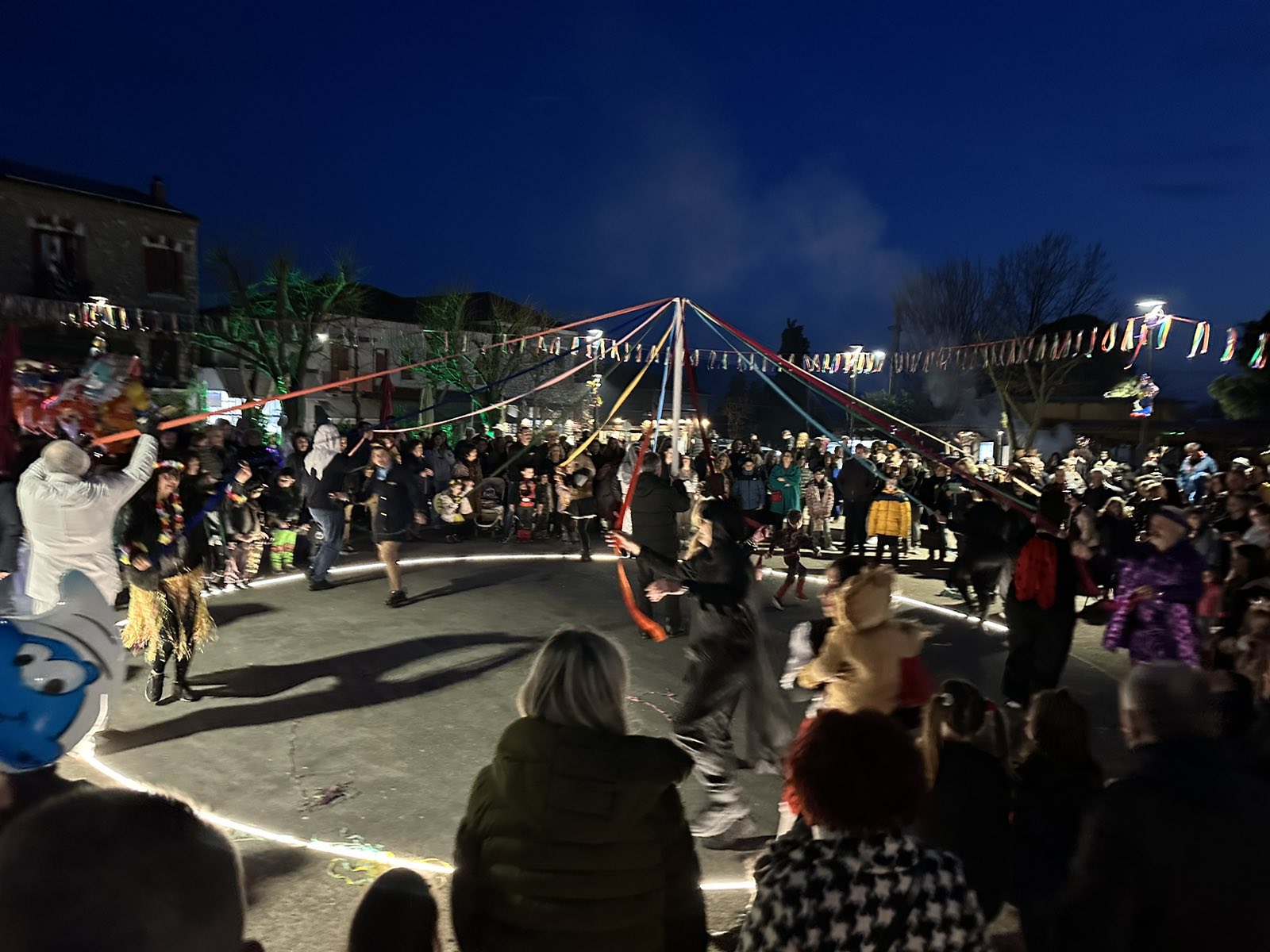 Με άναμμα φωτιάς, χορό και γαϊτανάκι γιορτάζουν την Κυριακή της ...