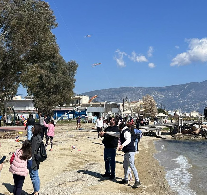 Καθαρά Δευτέρα: Δεκάδες χαρταετοί στον Βολιώτικο ουρανό - Δείτε ...
