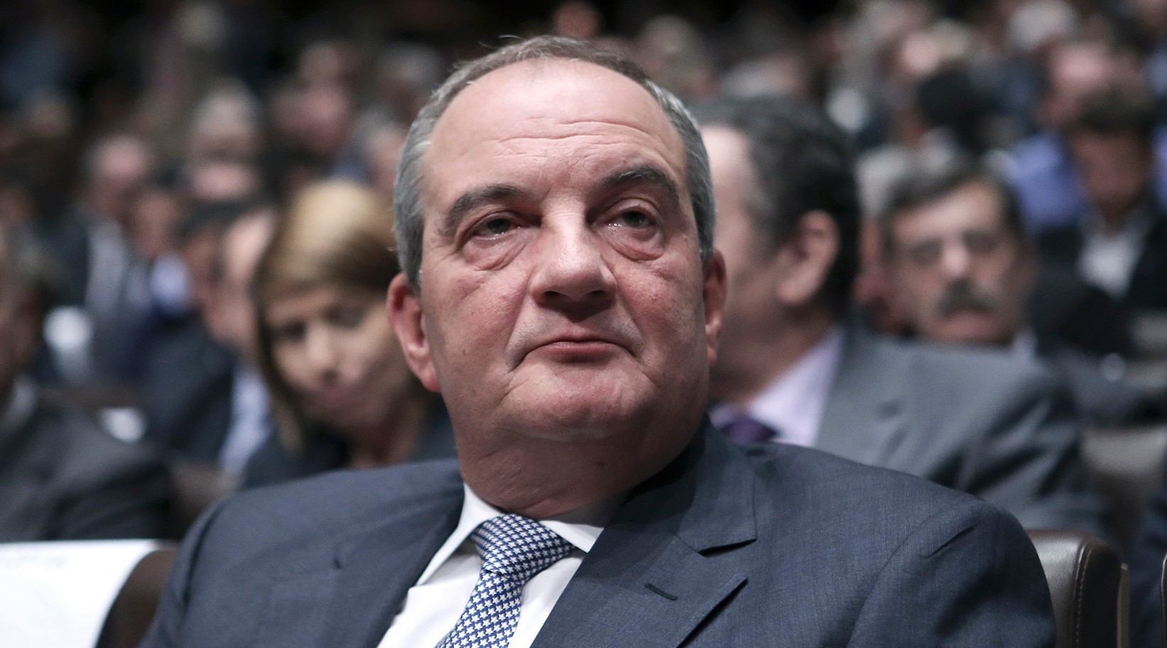 Αντί να κοιτάνε αγώνα, χάζευαν την κόρη του: Ο Κώστας Καραμανλής πήγε ...