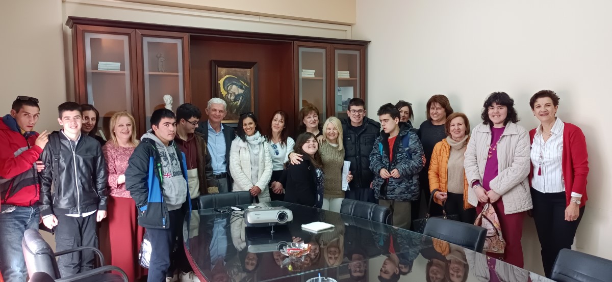 Επίσκεψη μαθητών και μαθητριών του ΕΕΕΕΚ Λάρισας στη Διεύθυνση ...