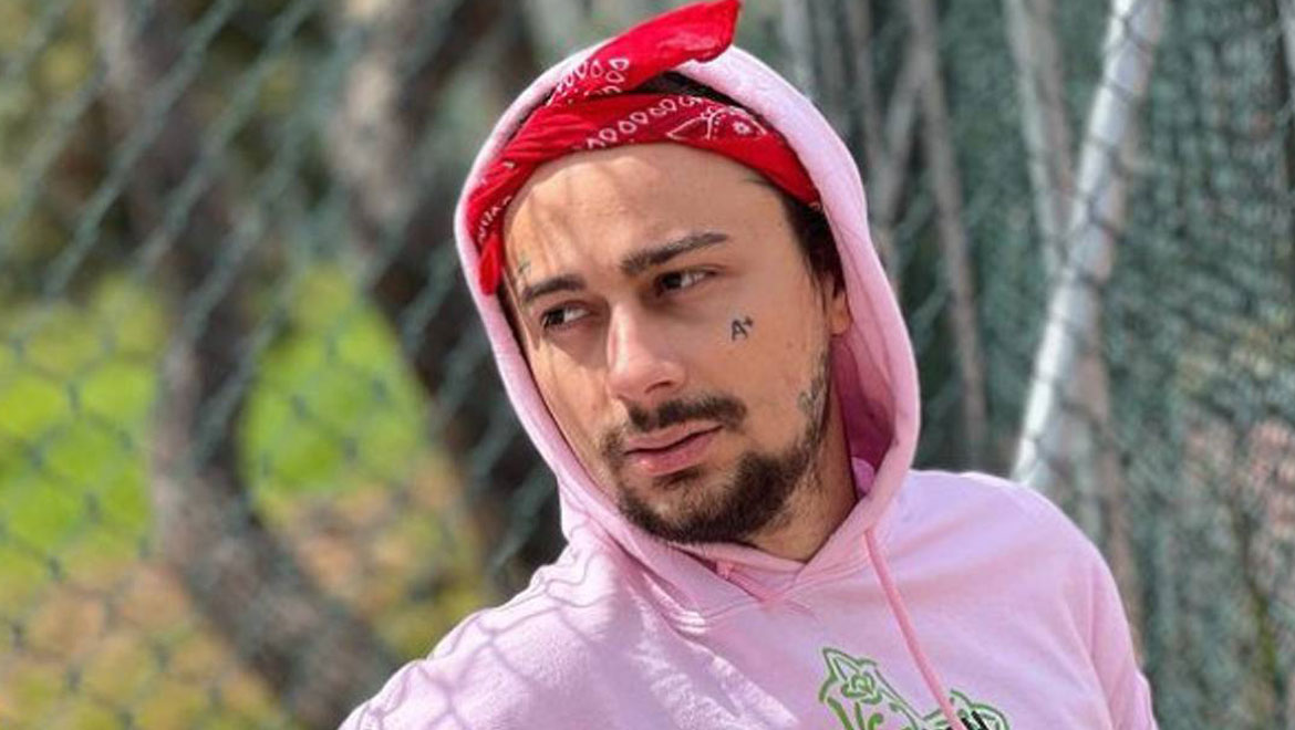 Sin Boy: Επιτέθηκαν στον τράπερ την ώρα που έκανε live σε κομμωτήριο ...