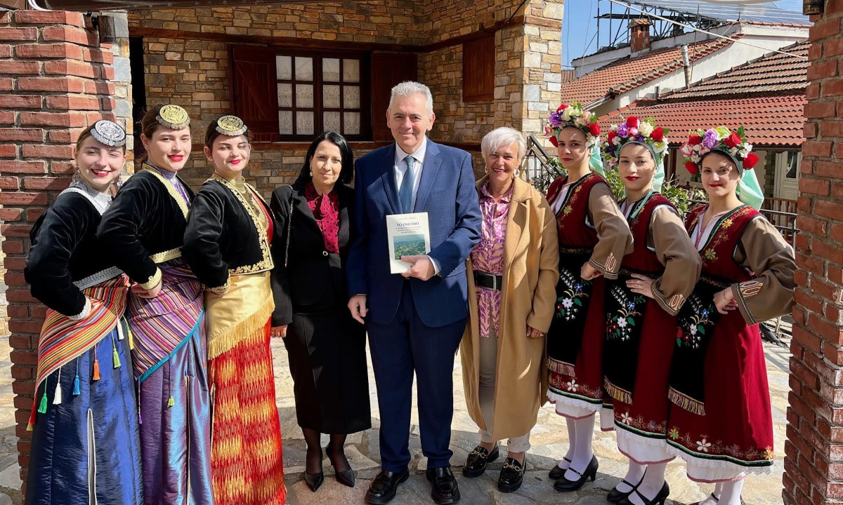 Χαρακόπουλος: Μάθημα πατριδογνωσίας η επίσκεψη στο Λαογραφικό ...