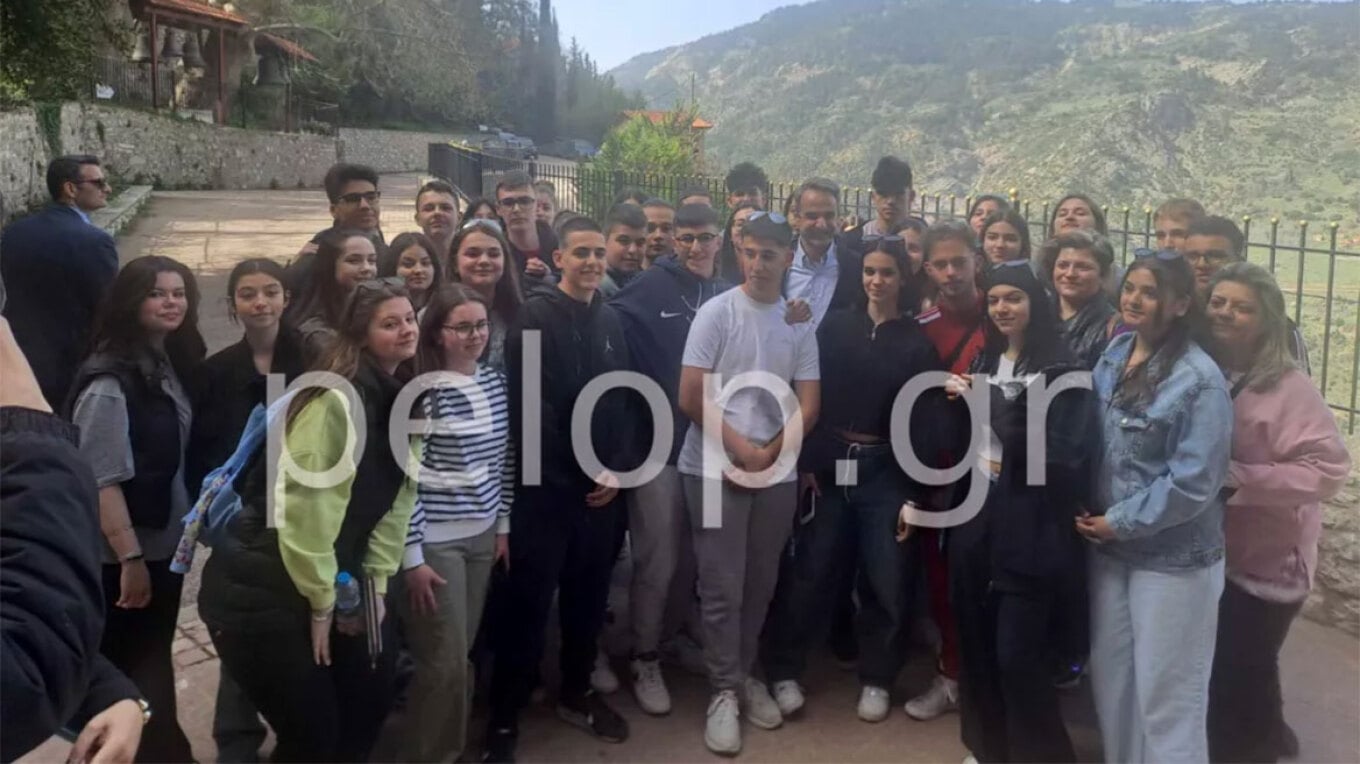 O Kυριάκος Μητσοτάκης στα Καλάβρυτα «έπεσε» πάνω στο 2ο Γενικό Λύκειο ...