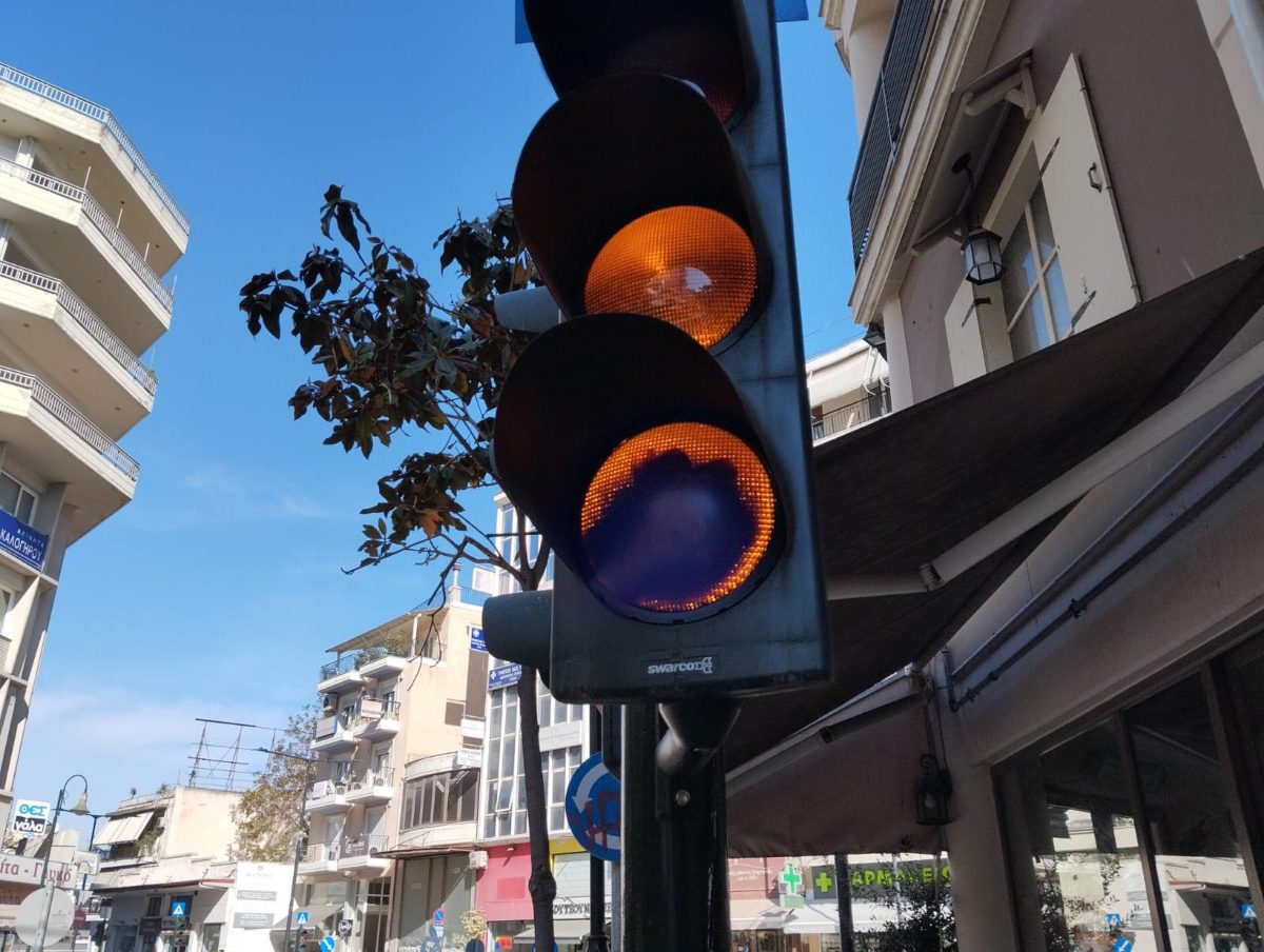 «Χαμένα» τα έχουν οδηγοί και πεζοί: Φανάρια στο κέντρο της Λάρισας ...