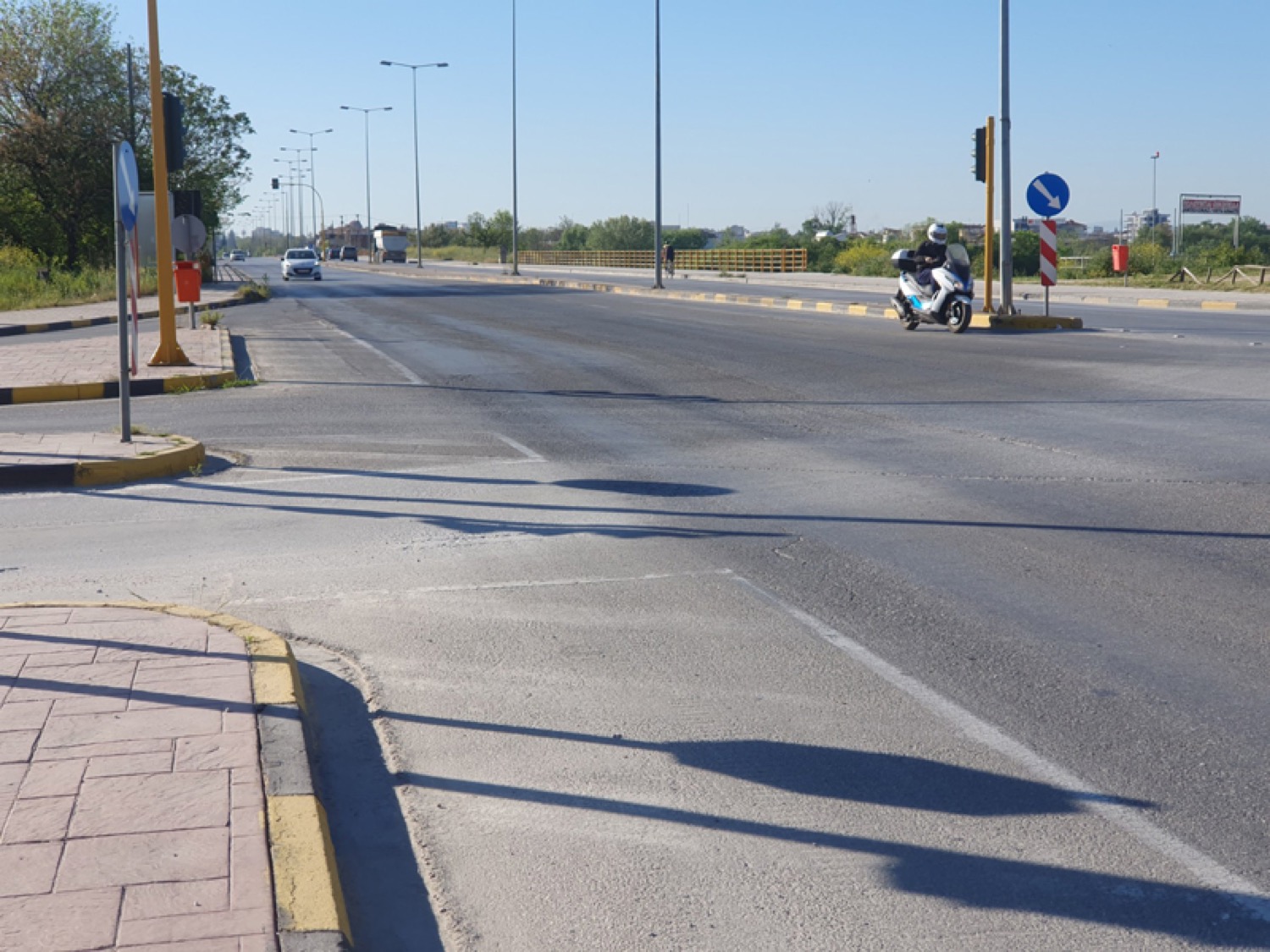 Λάρισα: Η απότομη βύθιση των οχημάτων που διέρχονται από πολυσύχναστο ...