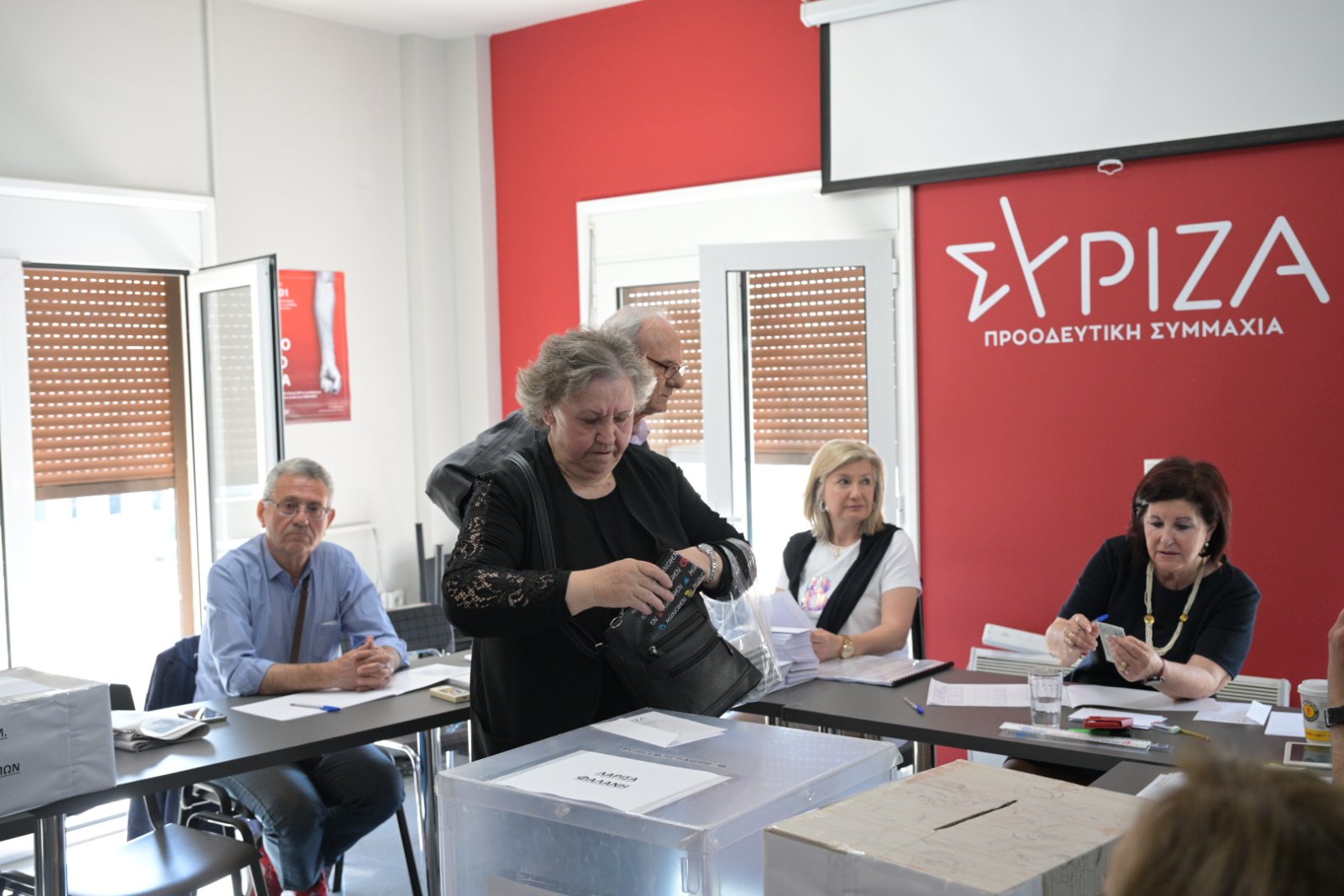Λάρισα: Ψηφίζουν στον ΣΥΡΙΖΑ-ΠΣ για το ευρωψηφοδέλτιο του κόμματος ...