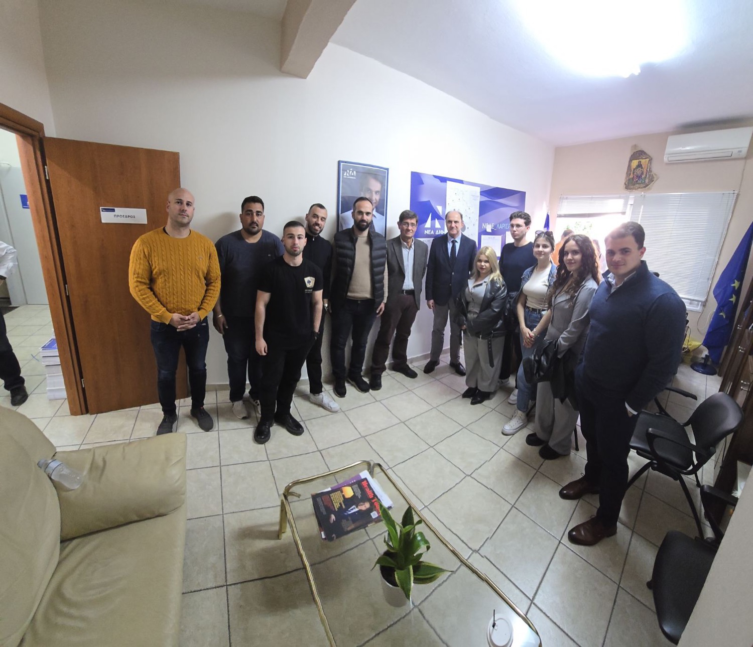Στα γραφεία της ΔΕΕΠ ΝΔ Λάρισας οι υποψήφιοι ευρωβουλευτές Θεόφιλος ...