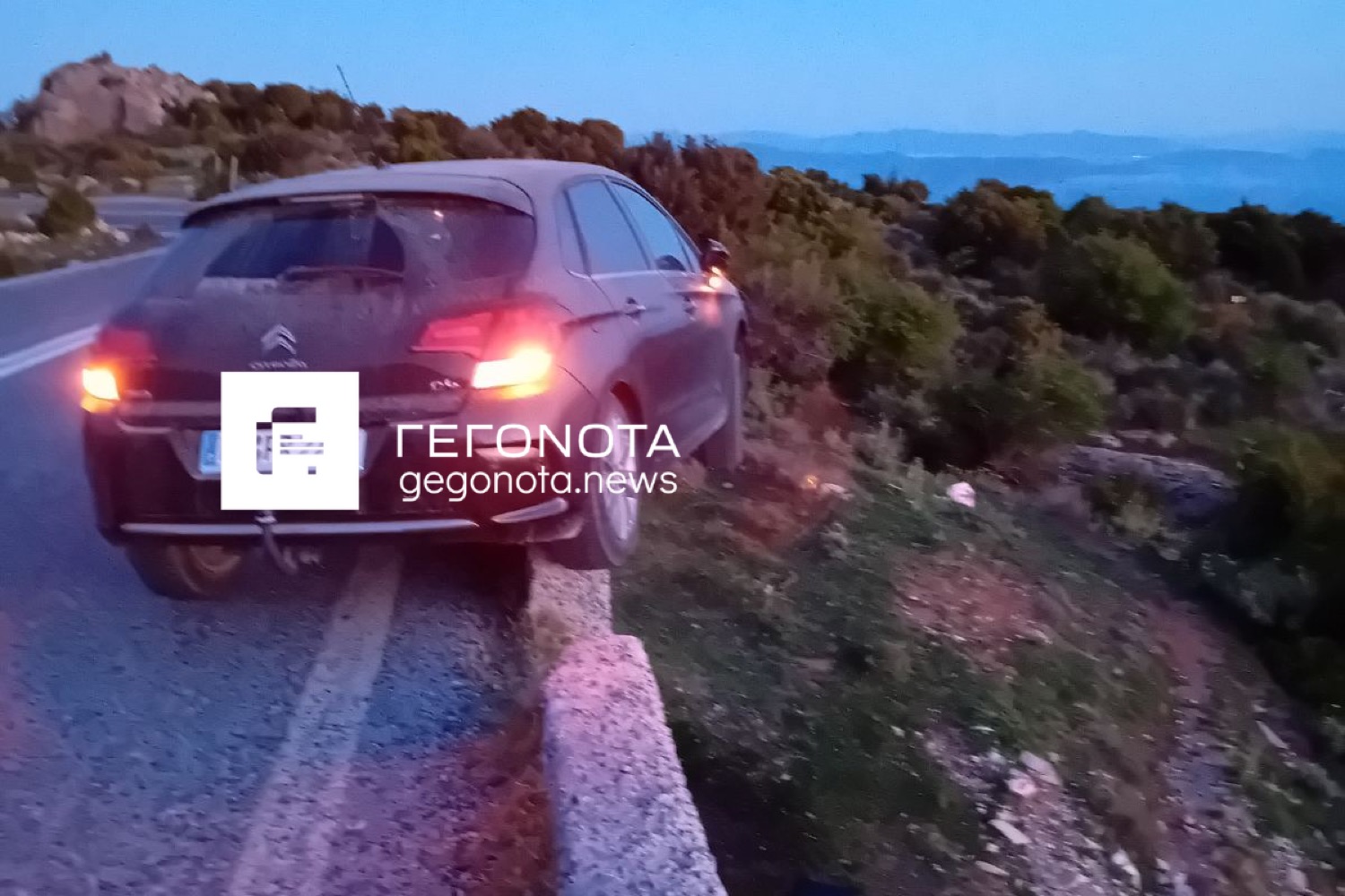 Πήλιο: Αυτοκίνητο «αιωρείται» στον γκρεμό στην Αλικόπετρα - Άφαντος ο ...