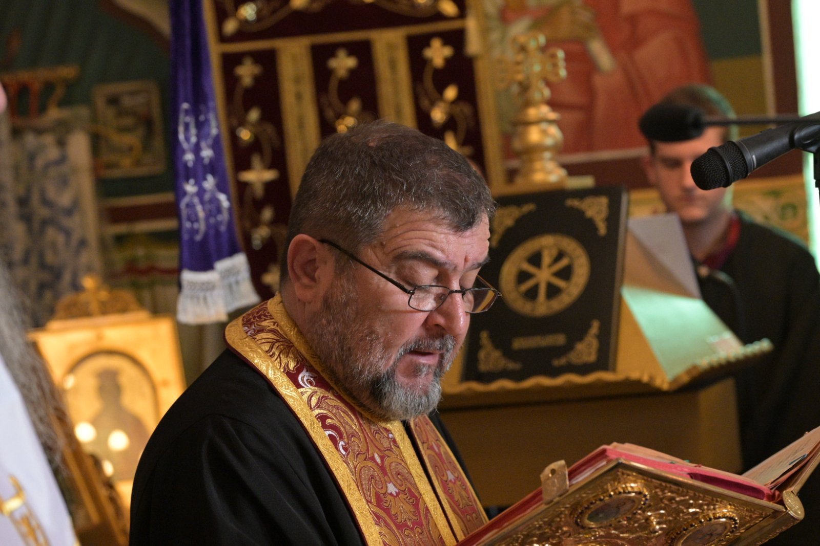 Ευχέλαιο στο παρεκκλήσι του Γενικού Νοσοκομείου Λάρισας τέλεσε ο ...