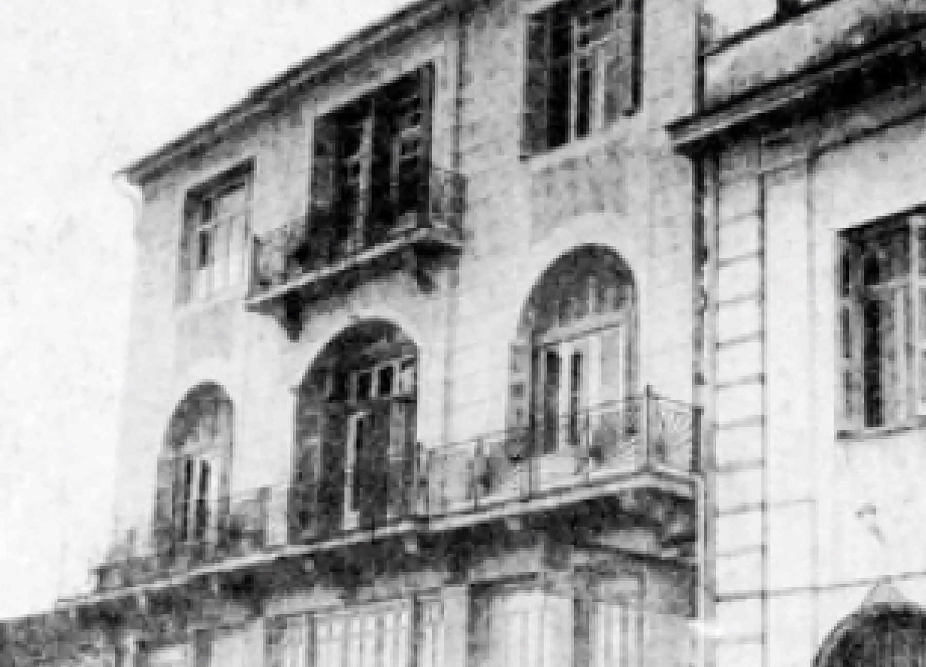 Αυτό είναι το ένα από τα ελάχιστα προπολεμικά κτίρια που διασώθηκαν στο ...