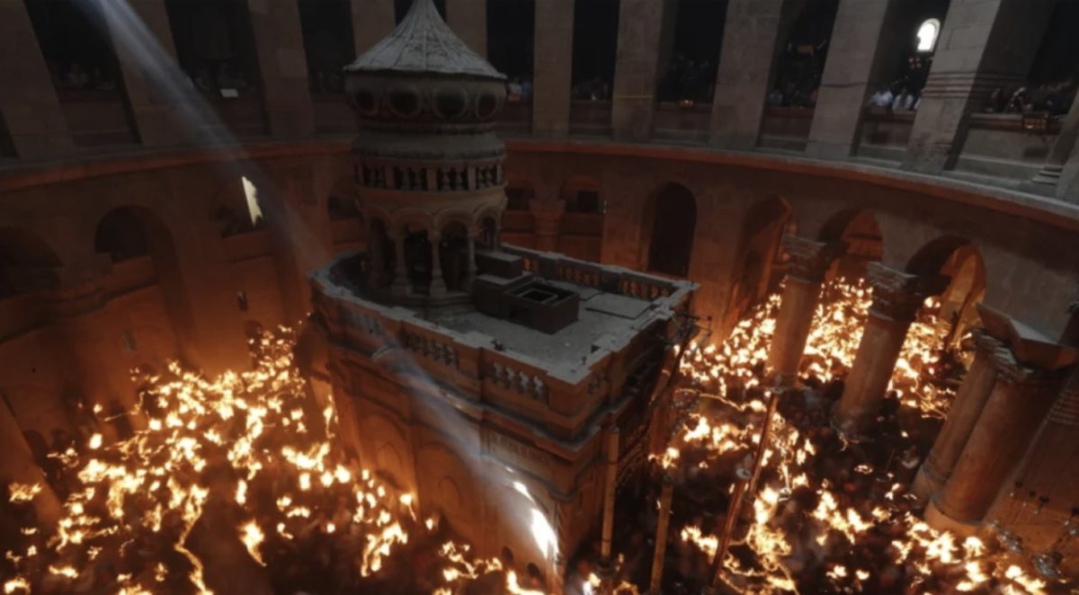 Με ειδική πτήση στη Λάρισα σήμερα Μεγάλο Σάββατο το Αγιο Φως - Τί ώρα ...