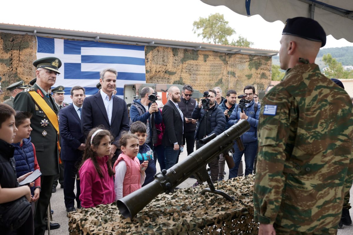 Μητσοτάκης από Χίο: Η συνεχής επένδυση στις Ένοπλες Δυνάμεις είναι ...