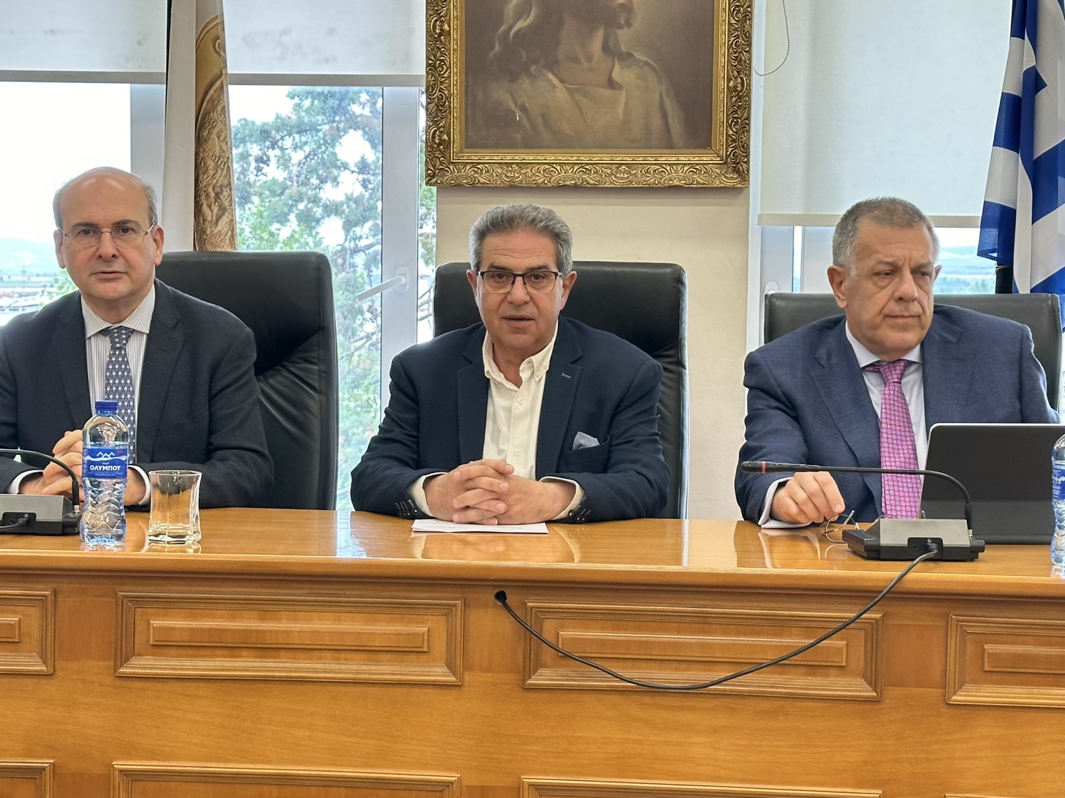 Στο Δημαρχείο Φαρσάλων ο Υπουργός Οικονομικών Κωστής Χατζηδάκης και ο ...