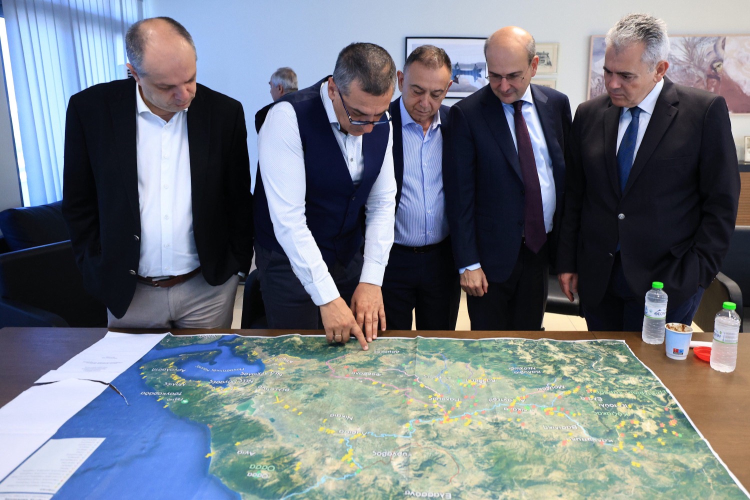 Λάρισα: Ο Κουρέτας ενημέρωσε τον Υπουργό Κ. Χατζηδάκη για την κατάσταση ...