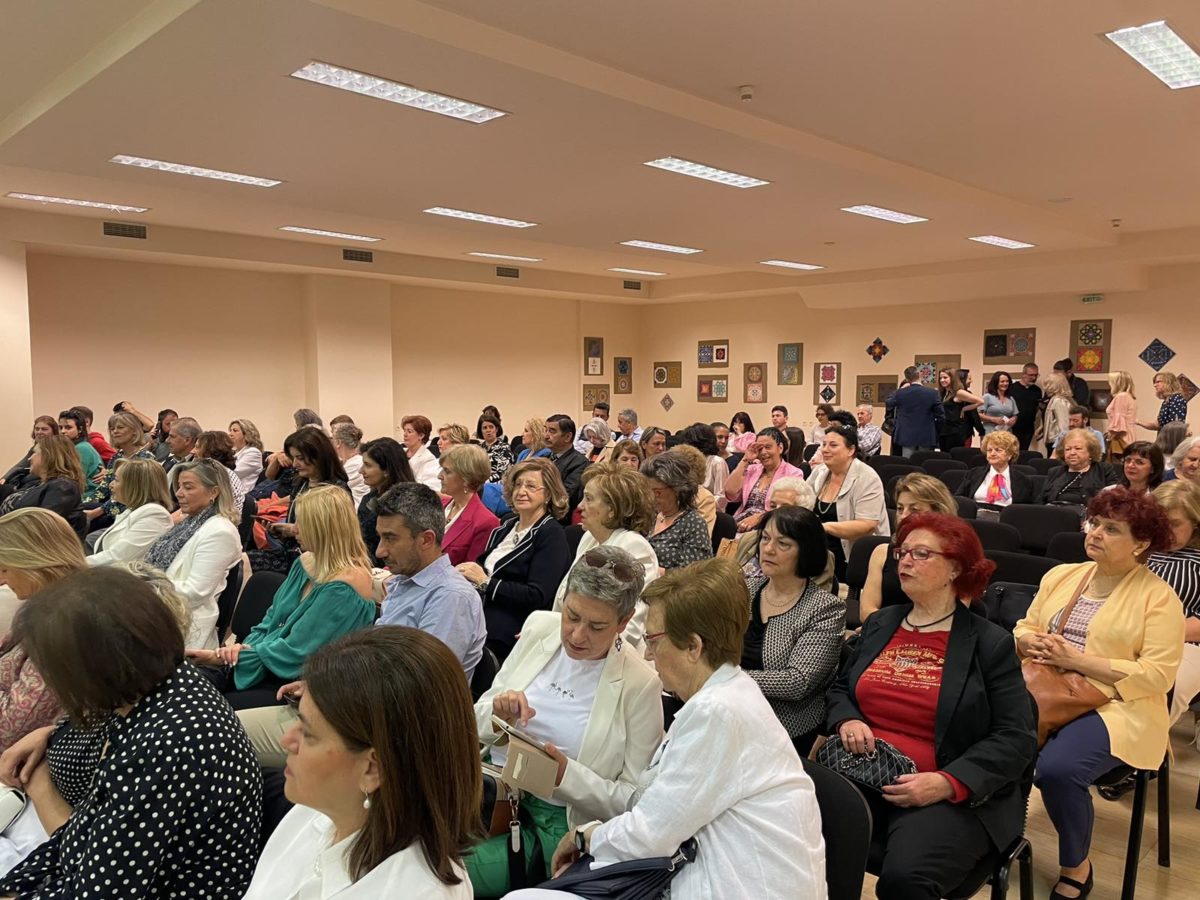 Λαμπρά εγκαίνια για την περιοδική έκθεση «Βελονιές Παράδοσης» στο ...
