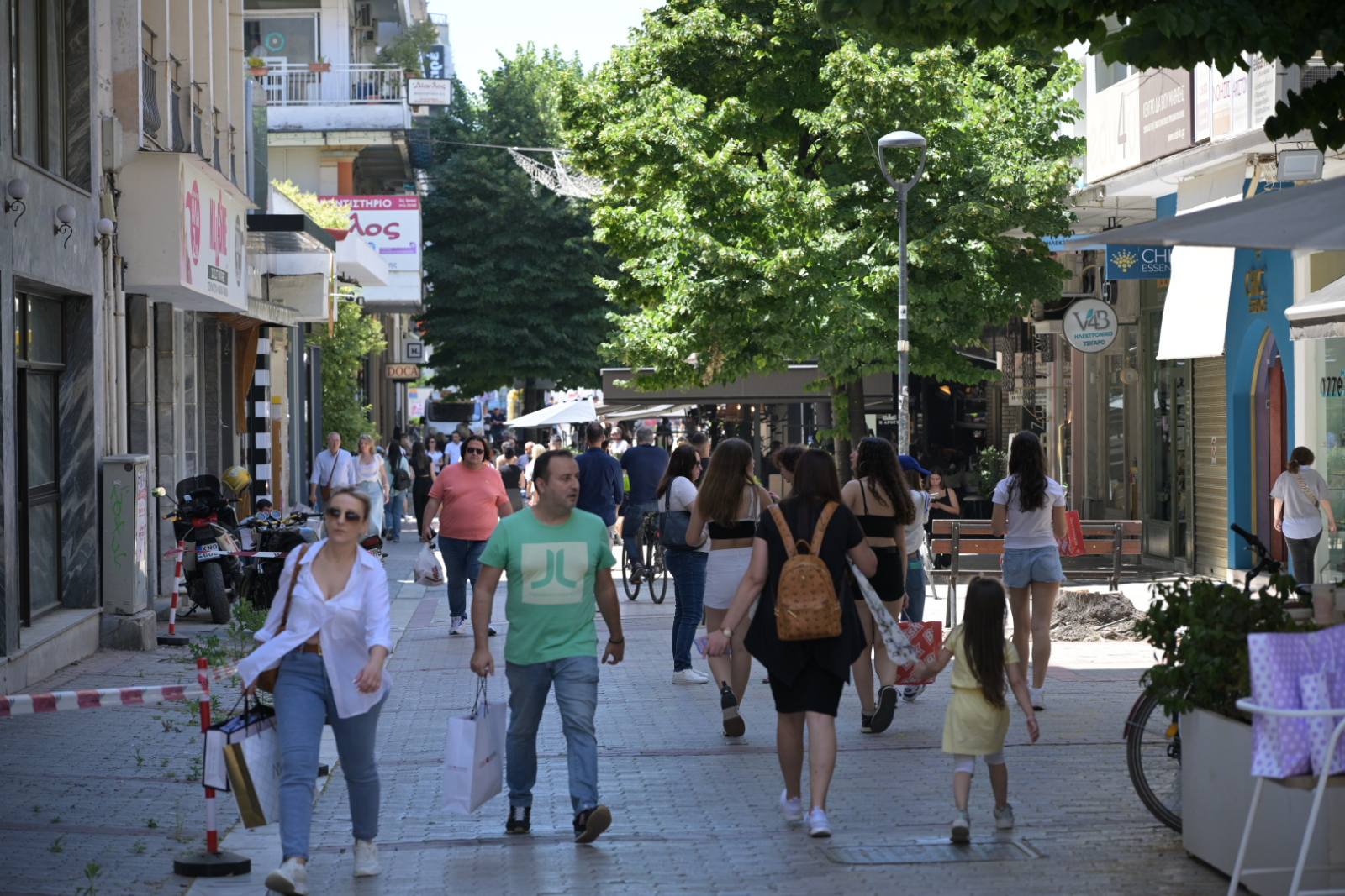 Εικόνες από την αγορά της Λάρισας το μεσημέρι του Σαββάτου – ONLARISSA ...