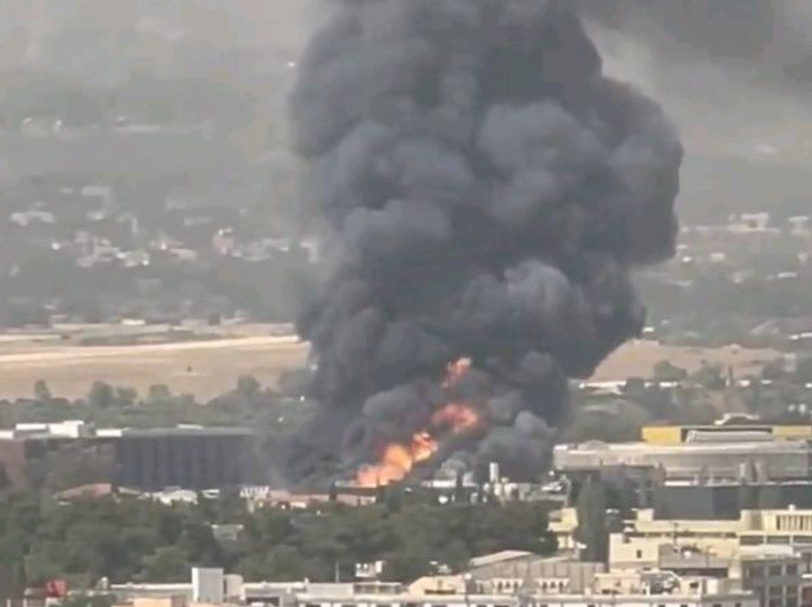 Κάτω Κηφισιά: Έκρηξη και μεγάλη φωτιά σε εργοστάσιο – Ήχησε το 112 ...