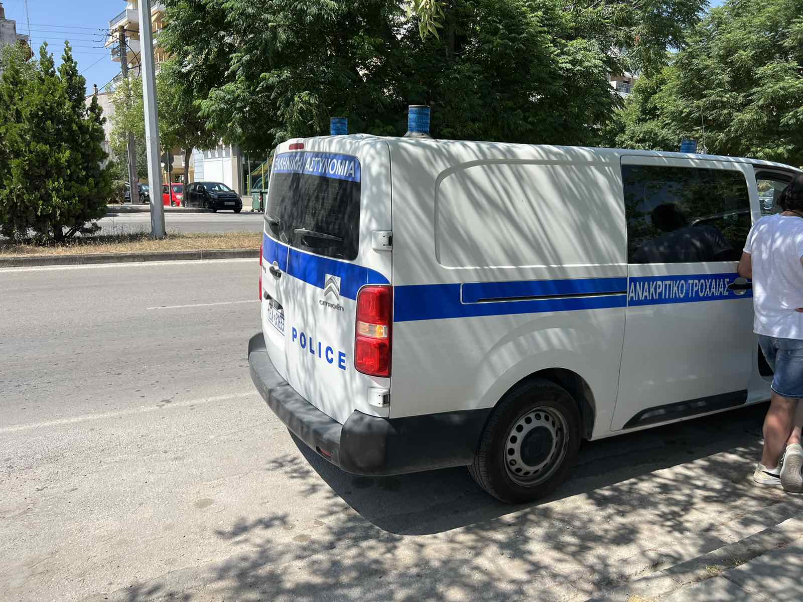 Λάρισα: Τραυματίστηκε 16χρονος με πατίνι από πόρτα αυτοκινήτου (φωτο ...