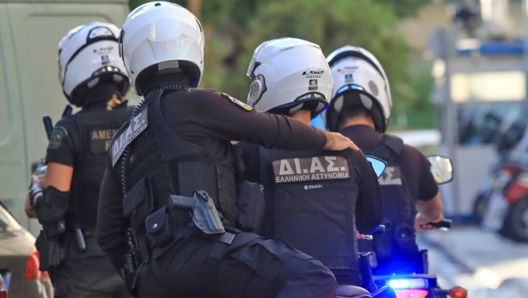 Επεισοδιακή μετακόμιση… από το κέντρο του Βόλου – ONLARISSA.GR Νέα ...