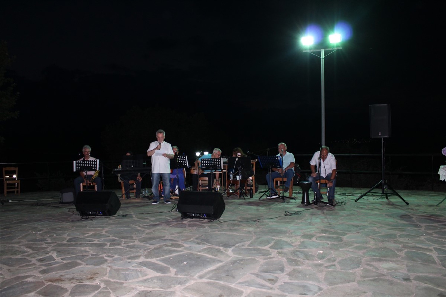 Έγιναν «ένα» μουσικοί και κοινό στα Αμπελάκια (φωτό) – ONLARISSA.GR Νέα ...
