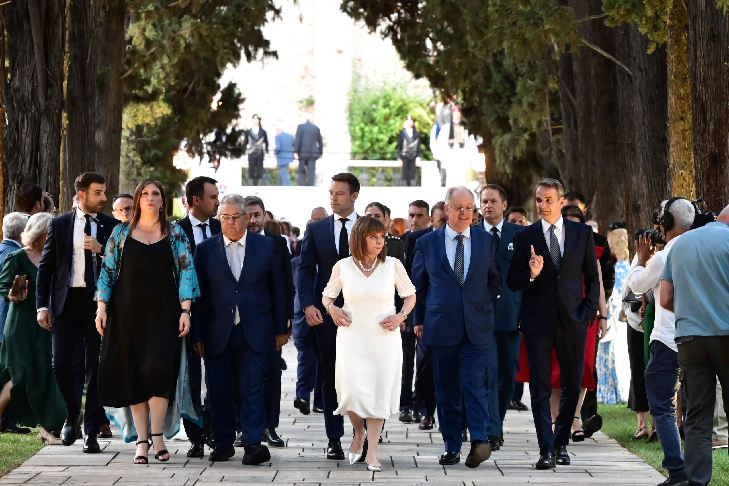 Αποκατάσταση της Δημοκρατίας: Η δεξίωση στο Προεδρικό Μέγαρο και τα ...