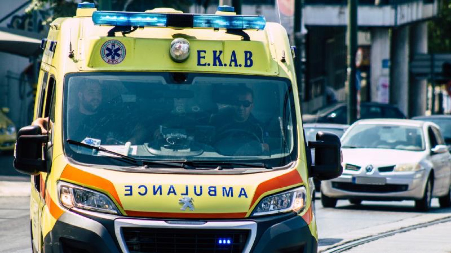 Στο νοσοκομείο άνδρας που παρασύρθηκε από αυτοκίνητο στο κέντρο της ...