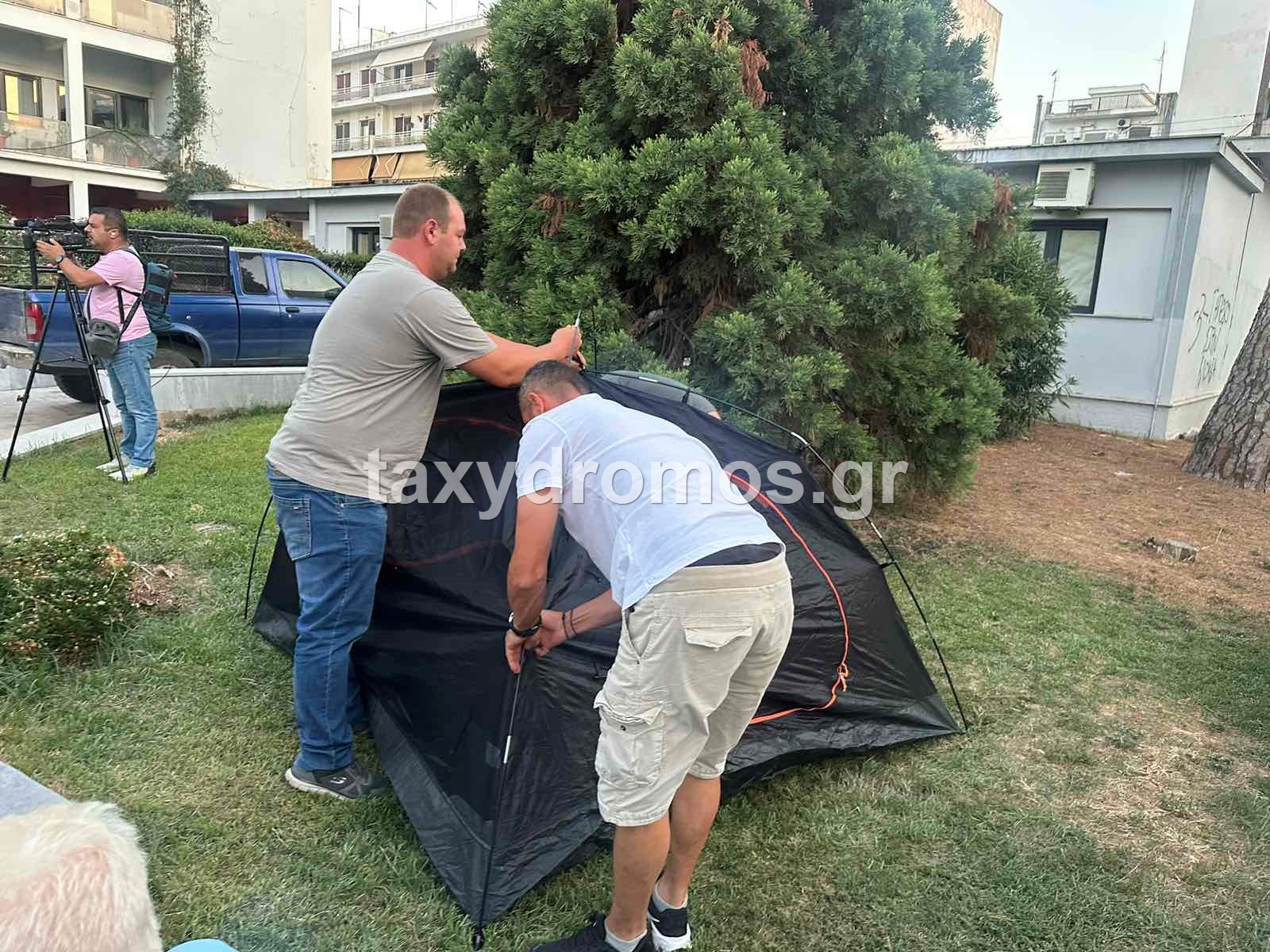 Έστησαν σκηνές έξω από την Π.Ε. Μαγνησίας οι αγρότες – Ζητούν συνάντηση ...