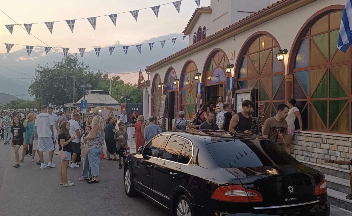 Ουρές οι Λαρισαίοι στον πανηγυρικό εσπερινό του Ιερού Ναού της ...