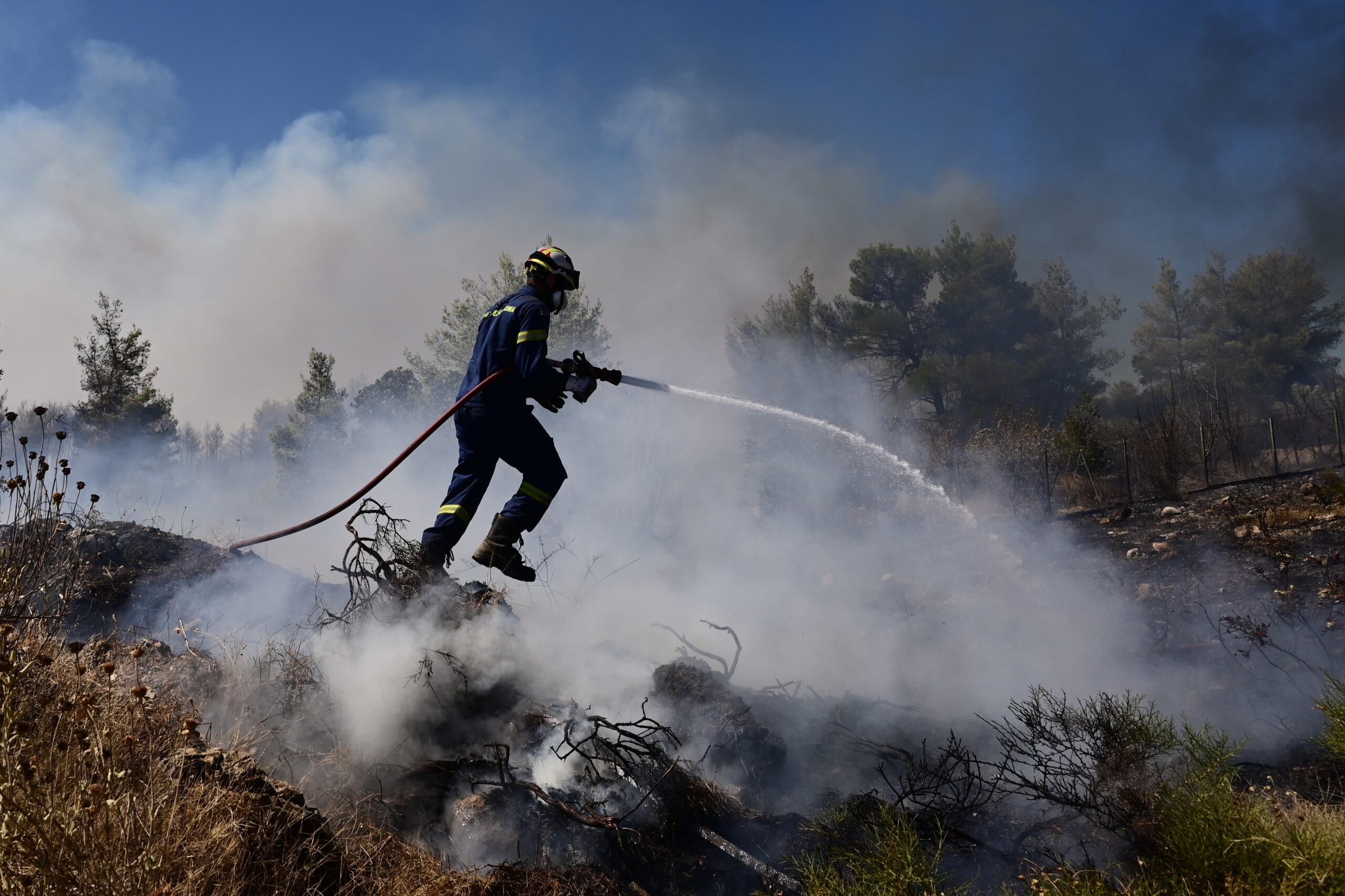 ΒΑ Αττική: Εφιαλτικές εικόνες από το πέρασμα της μεγαπυρκαγιάς ...