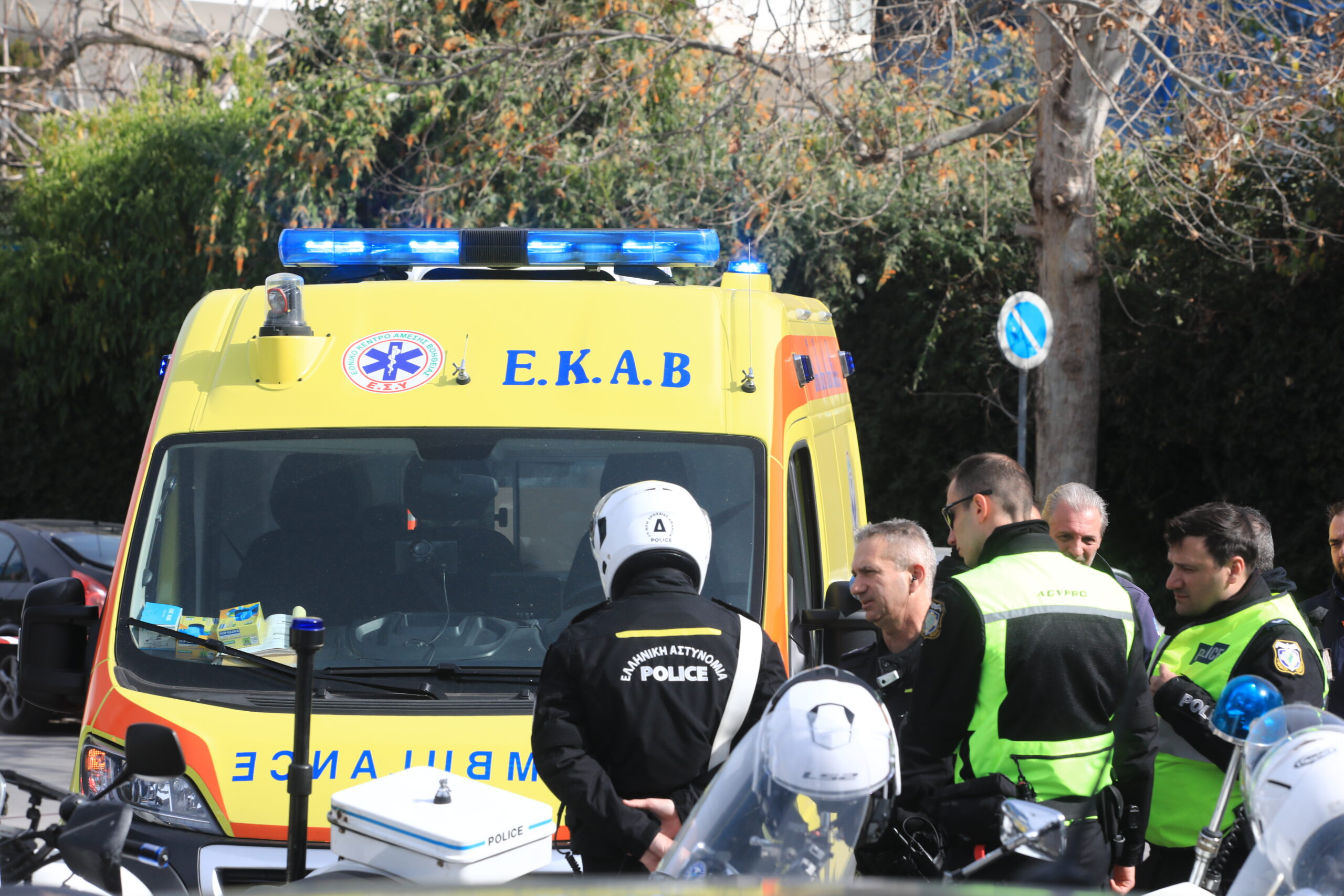 Άγιοι Ανάργυροι: Νεκρή η γυναίκα που παρασύρθηκε από μηχανή στον δρόμο ...