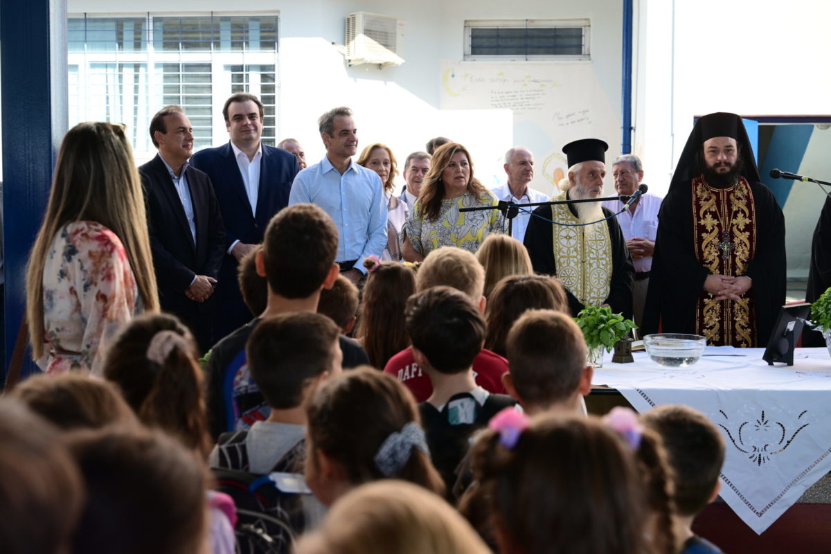 Στη Γλυφάδα για την έναρξη της νέας σχολικής χρονιάς ο Πρωθυπουργός ...