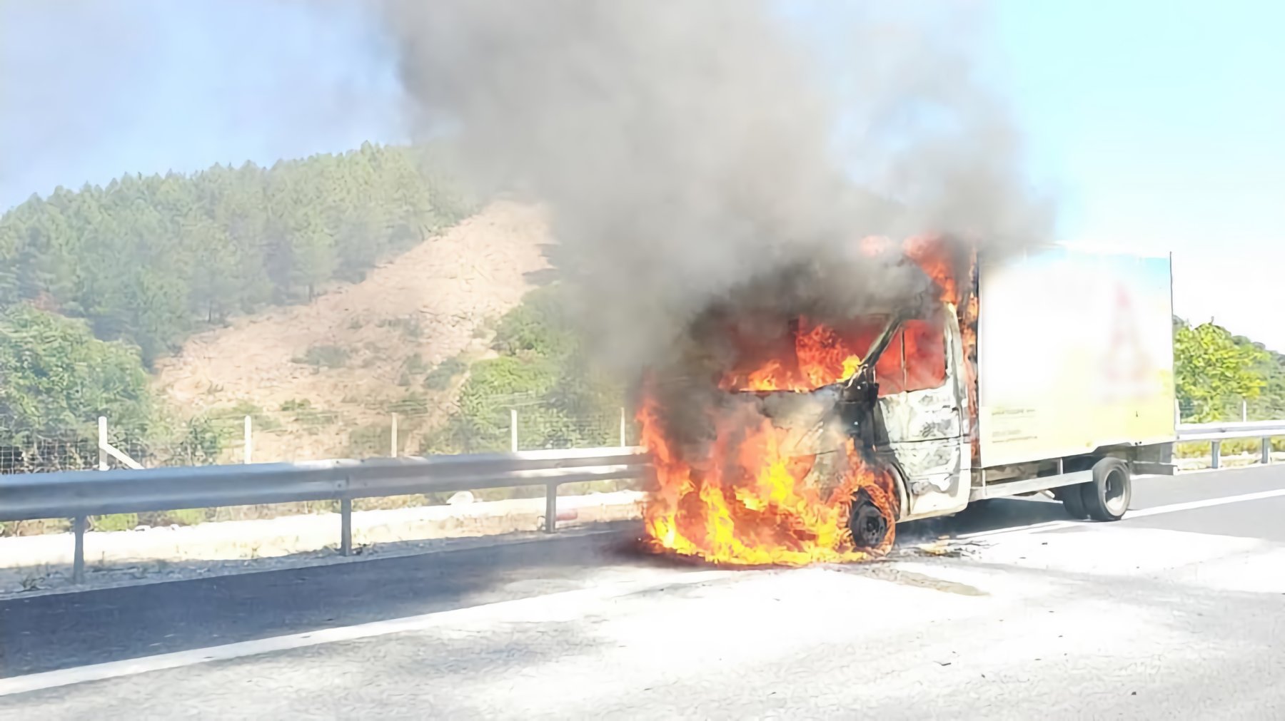 Λάρισα: Συναγερμός για φωτιά σε φορτηγό - ψυγείο στη Μελούνα ...